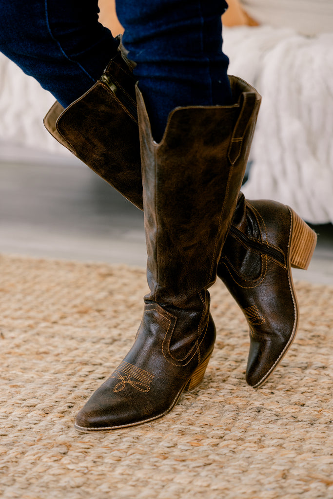 Corky's: Dusty Rose Trail Boots, Espresso – Chic Soul