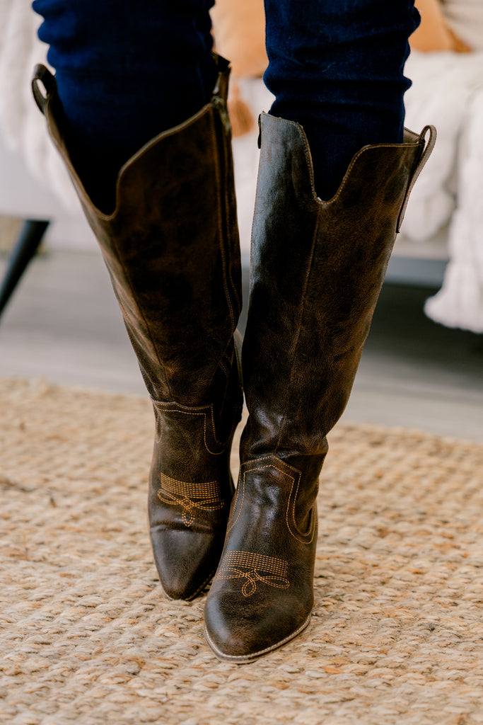 Corky's: Dusty Rose Trail Boots, Espresso – Chic Soul